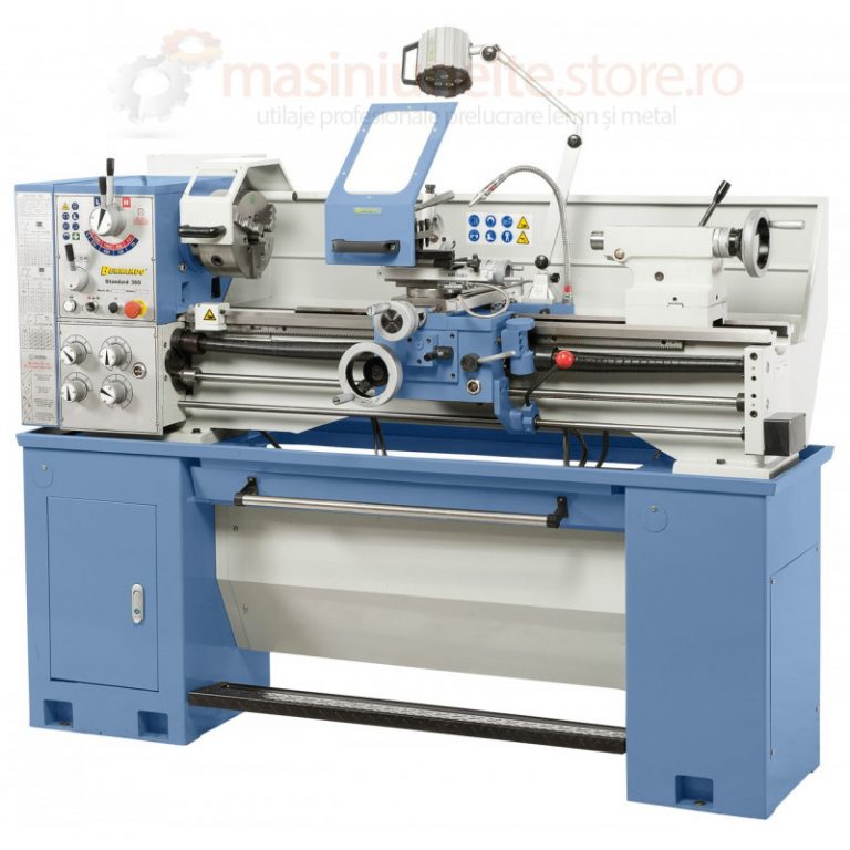 Strunjirea pieselor metalice prin folosirea de utilaje diferite.